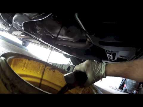 How to Change Engine Oil & Replace the Oil Filter on a 2007 Honda Civic ...